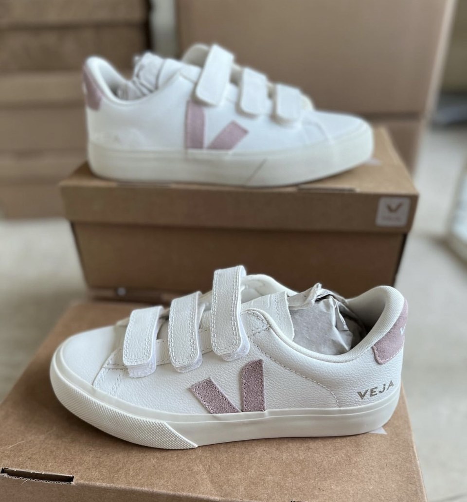Veja Recife White/Babe, Women's Fashion, Footwear, Sneakers on Carousell
