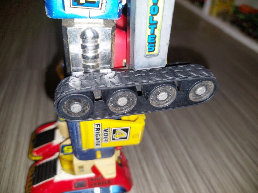 Vintage Popy Godaikin Voltes V DX Panzer rubber tracks Japan, Hobbies ...
