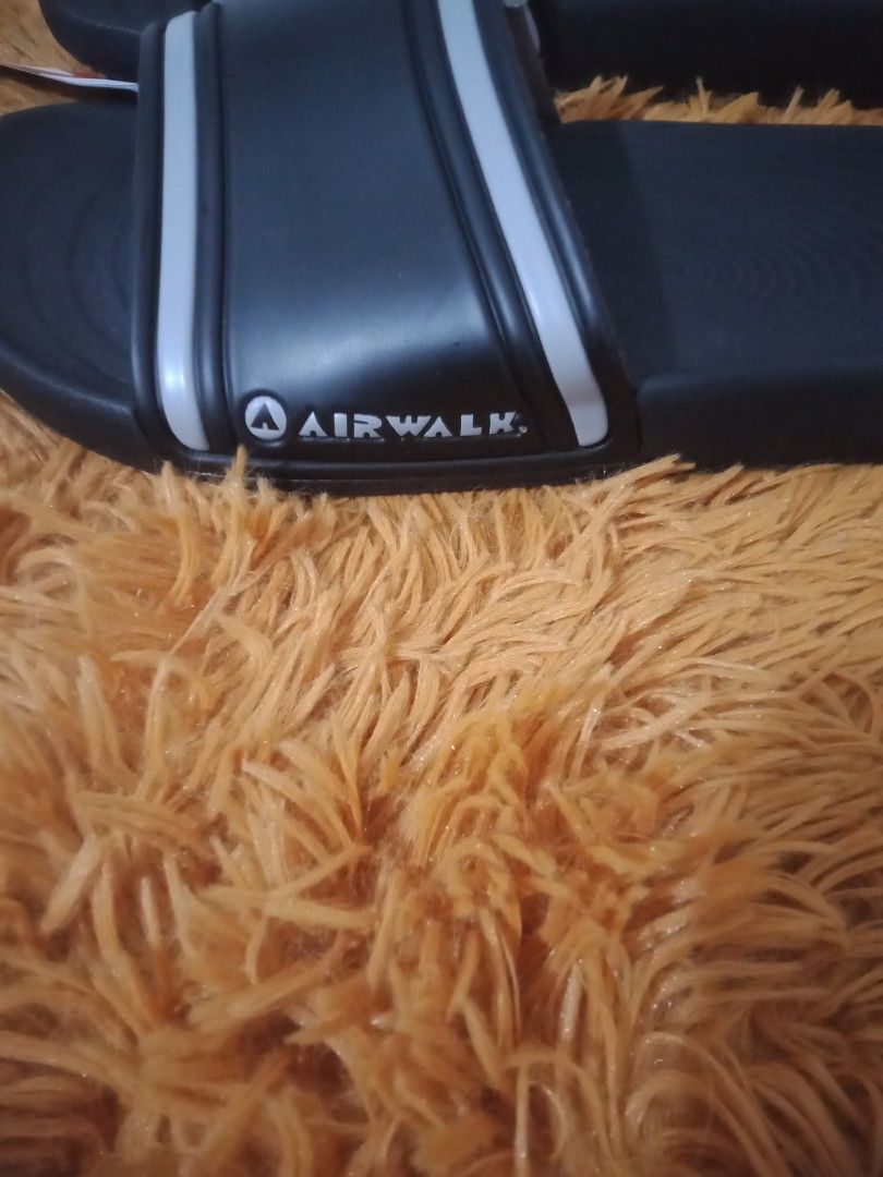 Airwalk original, Men's Fashion, Footwear, Slippers & Slides on Carousell
