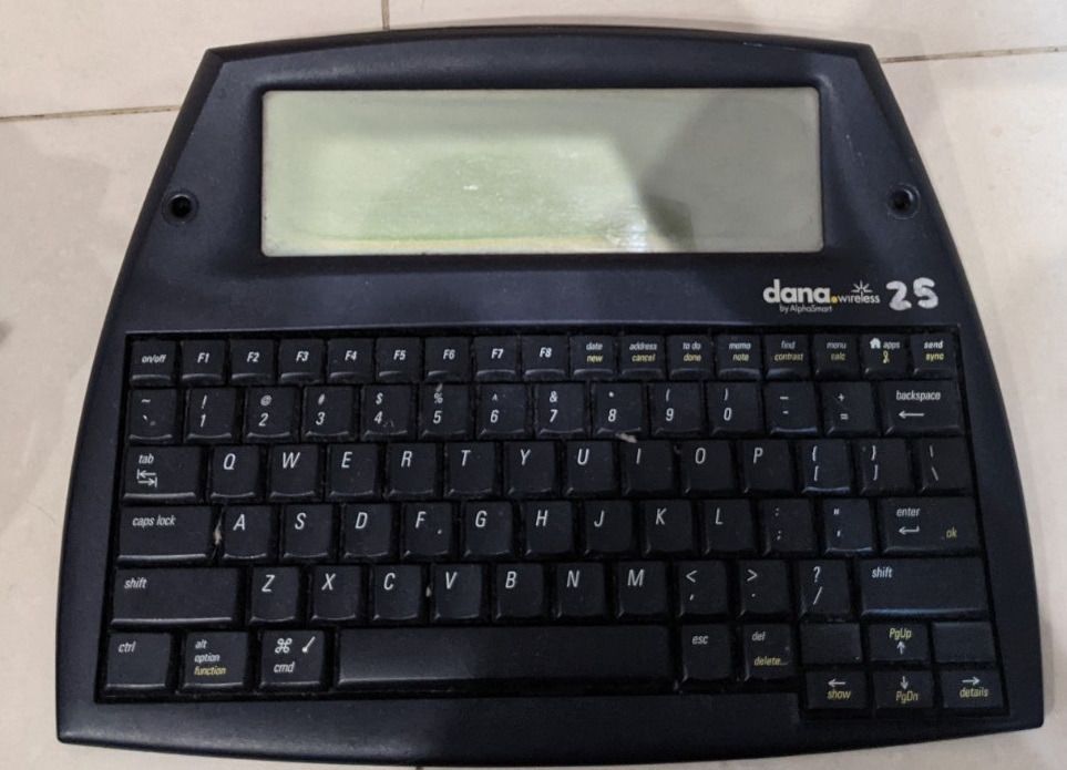 AlphaSmart Dana Portable Word Processor with Full Size Keyboard ...