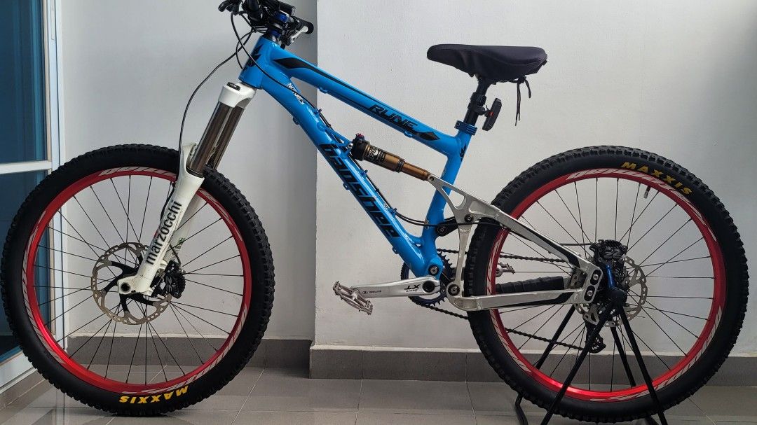 Banshee Rune Full Suspension MTB, Sports Equipment, Bicycles & Parts ...