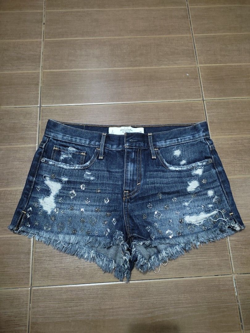 Branded short, Women's Fashion, Bottoms, Shorts on Carousell