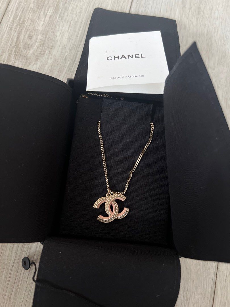 Chanel Necklace, Women's Fashion, Jewelry & Organisers, Necklaces on ...