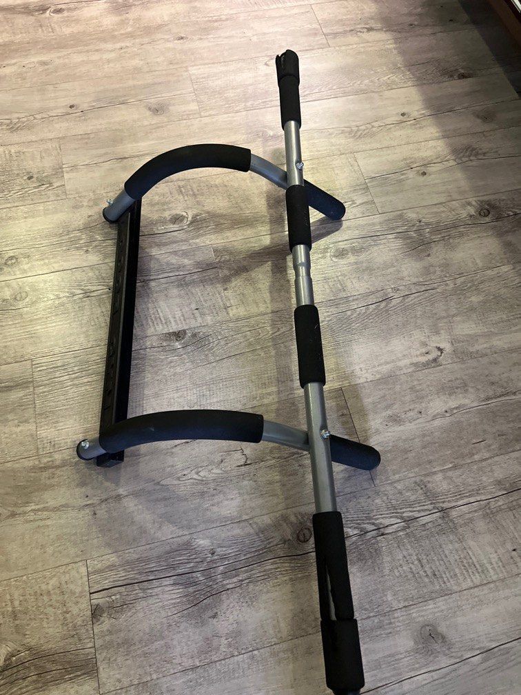 Door mounted pull up bar, Sports Equipment, Exercise & Fitness, Weights ...