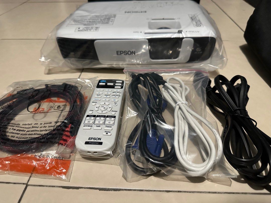 EPSON EB-S41 SVGA 3,300 LUMENS PROJECTOR ALMOST NEW, TV & Home Appliances, TV & Entertainment ...