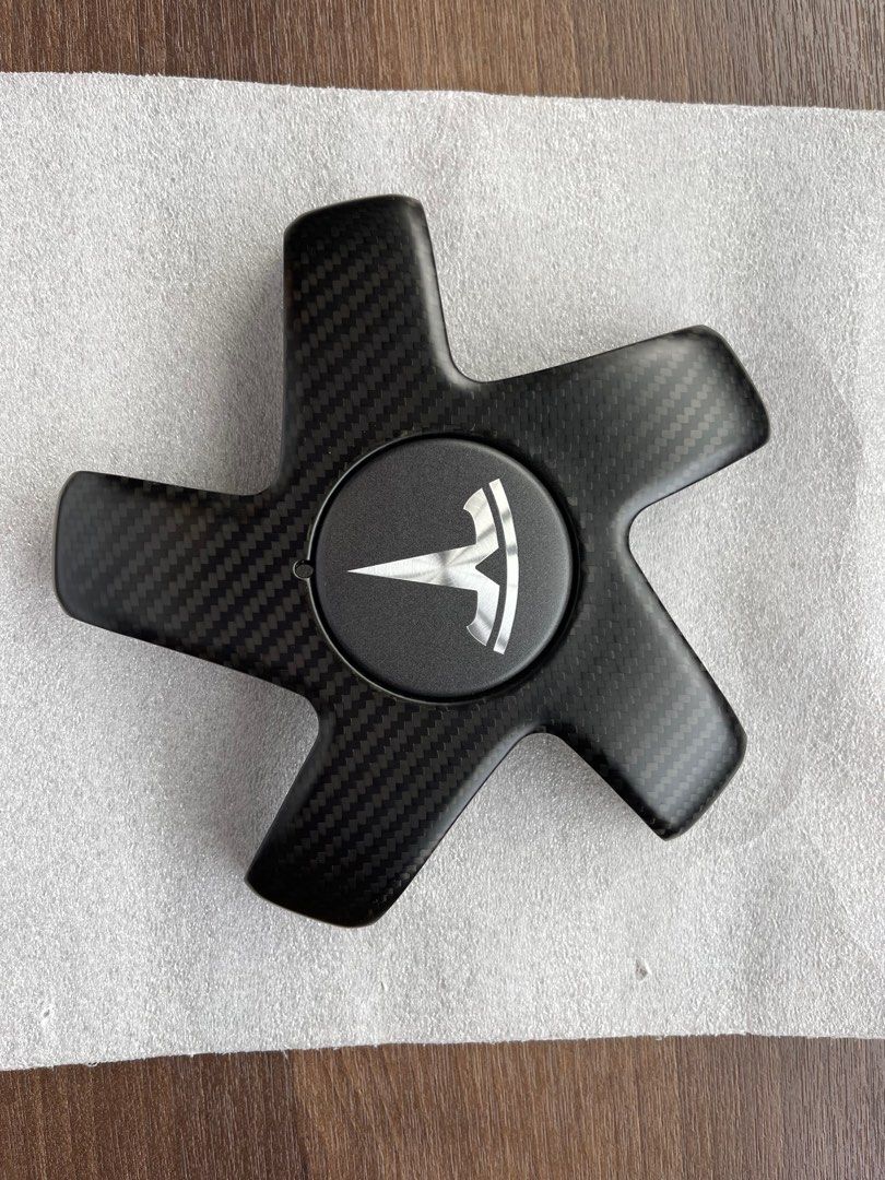 Genuine Tesla model 3 carbon fiber wheel cap set, 汽車配件, 車軚 - Carousell