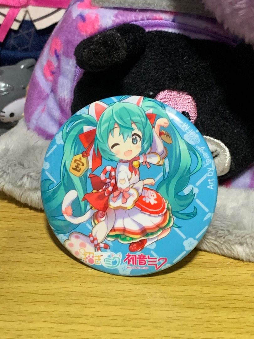 Hatsune miku neko badge / pin, Hobbies & Toys, Toys & Games on Carousell