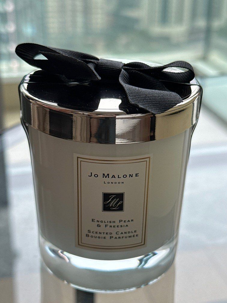 Jo Malone English Pear and Freezia 200g Candle, 名牌, 飾物及配件 - Carousell