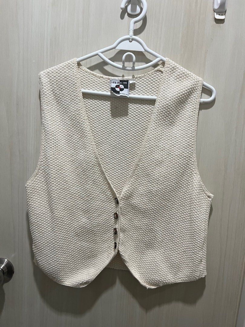 knit cream vest, Women's Fashion, Tops, Others Tops on Carousell