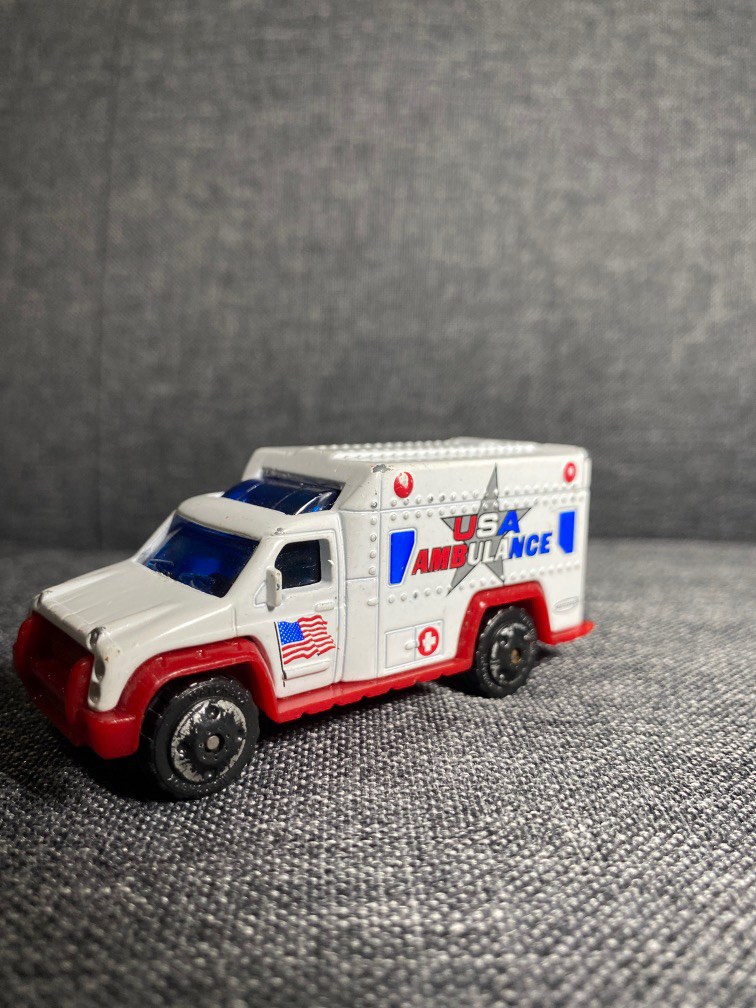 MATCHBOX USA AMBULANCE, HEROES SERIES, MATTEL WHEELS (2000 ...