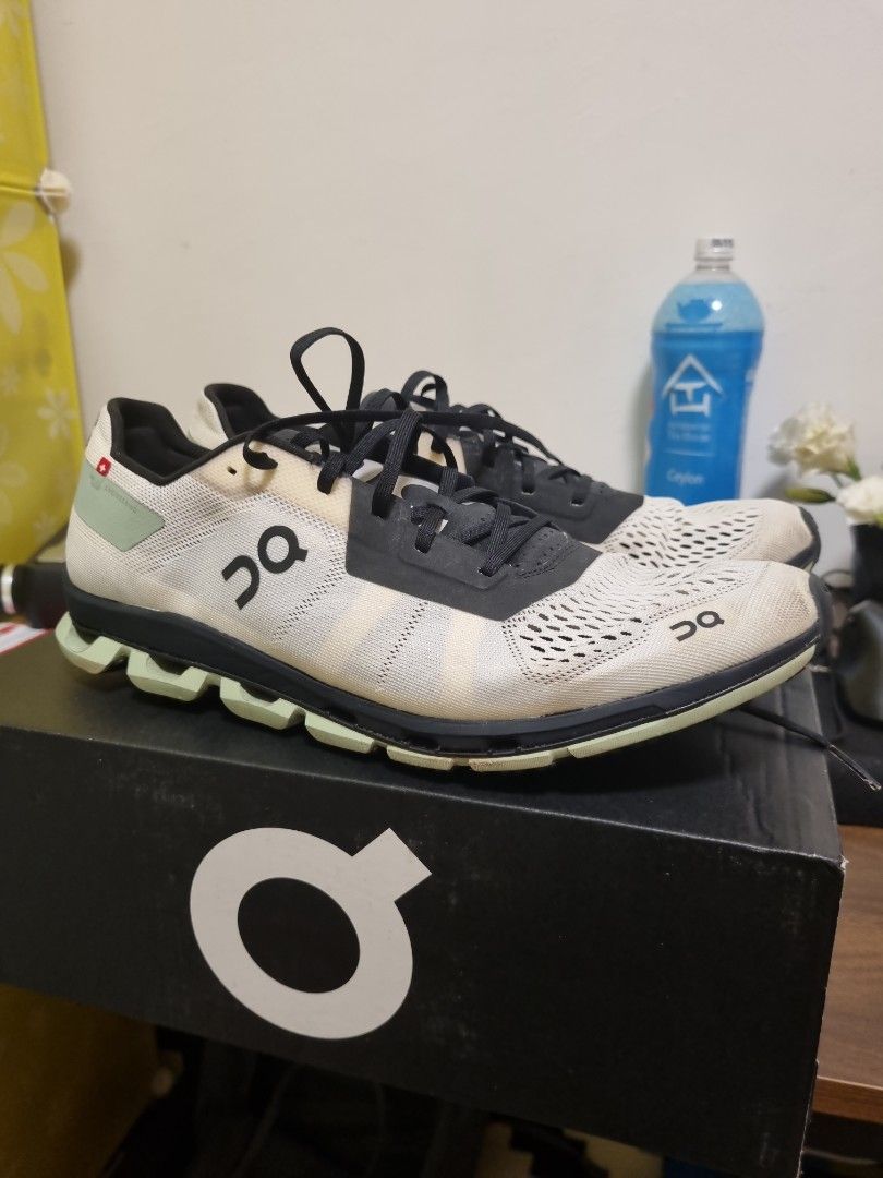 On cloudflash, Men's Fashion, Footwear, Sneakers on Carousell