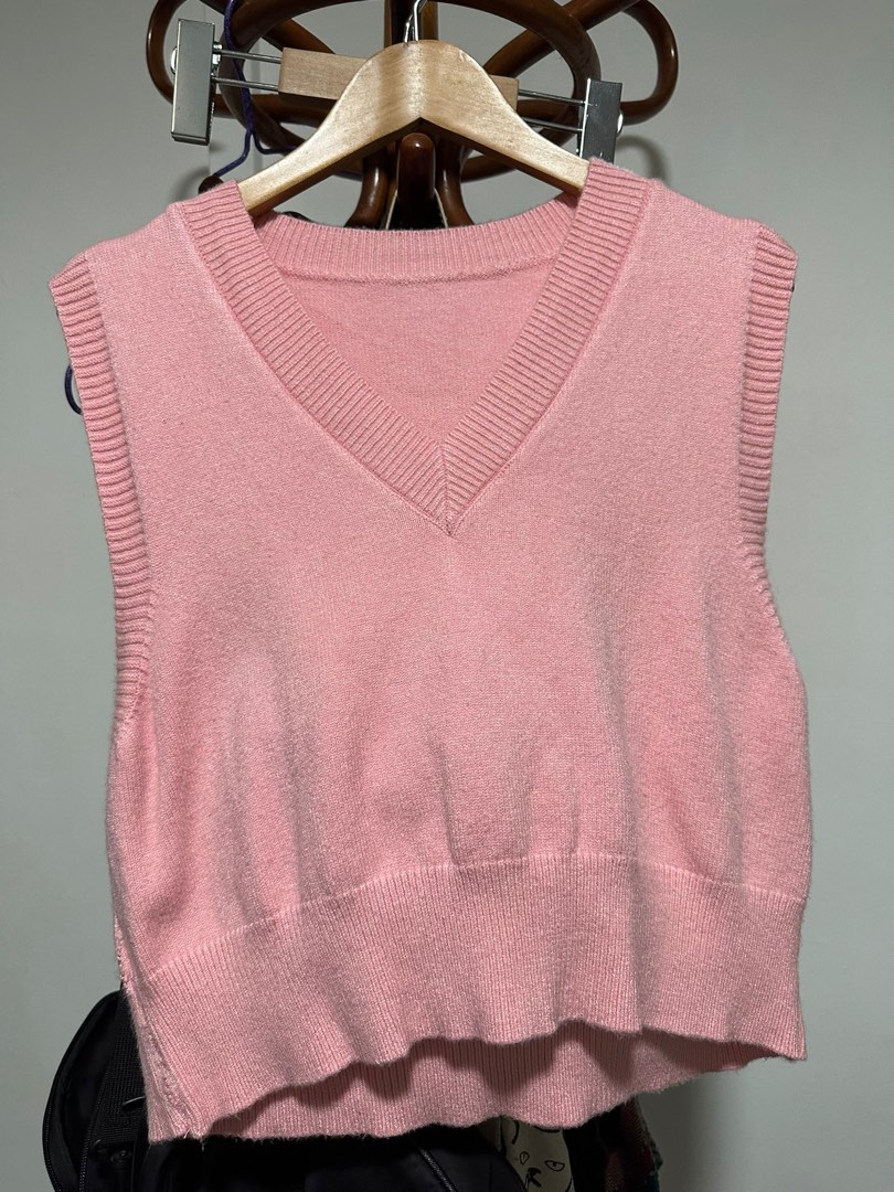 pink knitted vest, Women's Fashion, Tops, Sleeveless on Carousell
