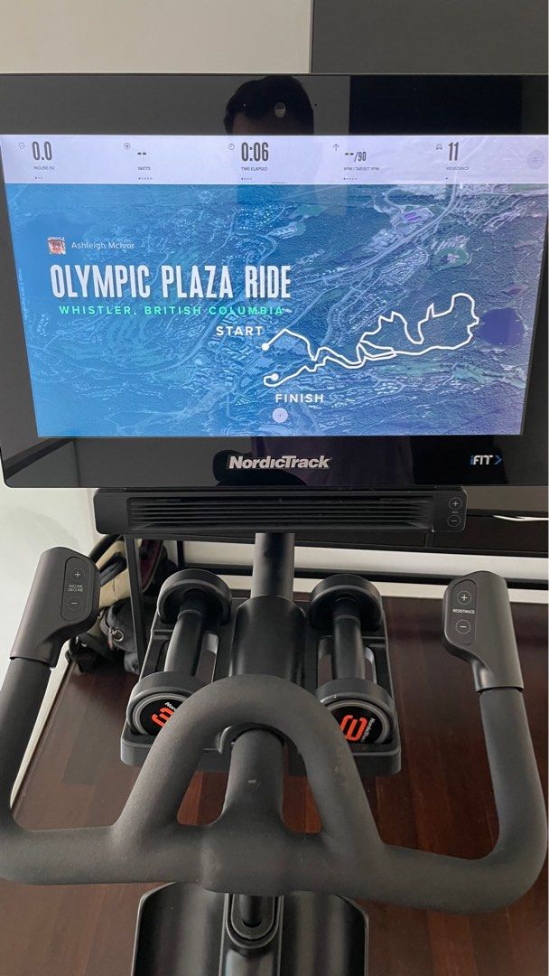 Smart Exercise Bike NordicTrack S22i (Peloton Style Interactive Bike ...