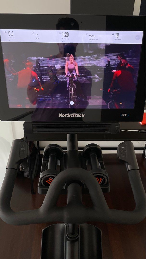 Smart Exercise Bike NordicTrack S22i (Peloton Style Interactive Bike ...