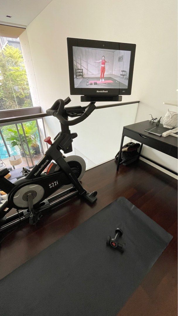 Smart Exercise Bike NordicTrack S22i (Peloton Style Interactive Bike ...