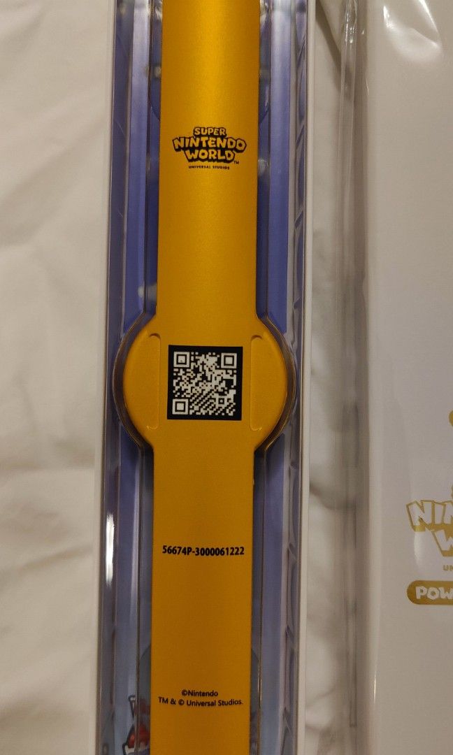 Universal Studios Super Nintendo Power-Up Band - Limited Gold Edition ...