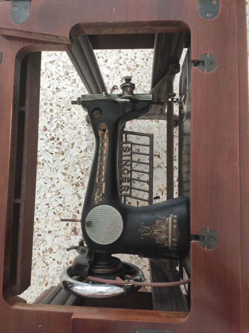 Vintage Singer Sewing Machine S$100, TV & Home Appliances, Other Home ...