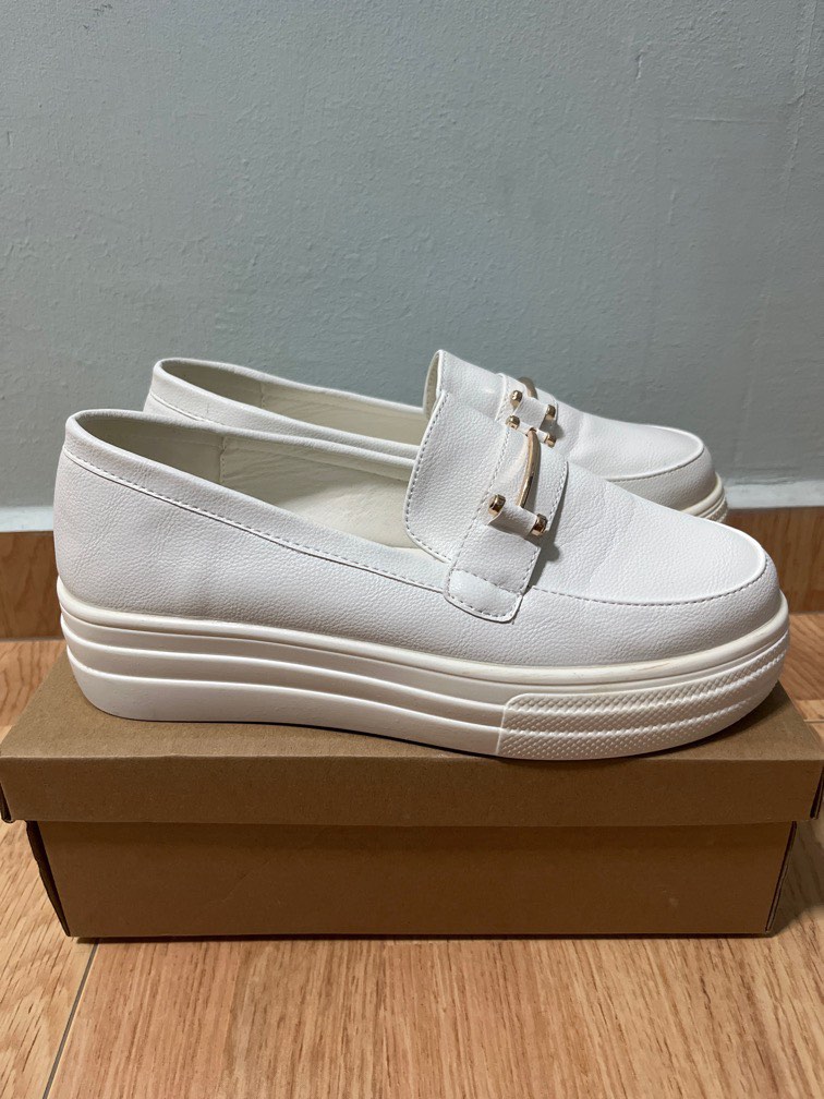 White Platform Flats, Women's Fashion, Footwear, Flats on Carousell