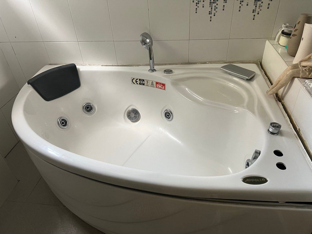 Apollo Bath tub on Carousell