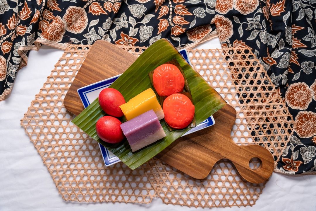 Baby Full Month Gift Box (KUEH BOX) - Nonya Kueh, Ang Ku Kueh, Red Eggs ...