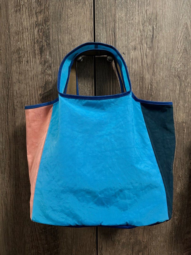 Beyond The Vines Mini Crunch Carrier, Women's Fashion, Bags & Wallets ...
