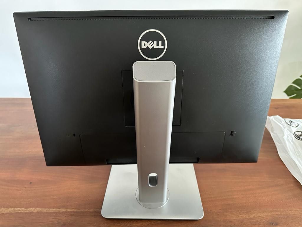 Dell 24inch monitor (model 2415), Computers & Tech, Desktops on Carousell