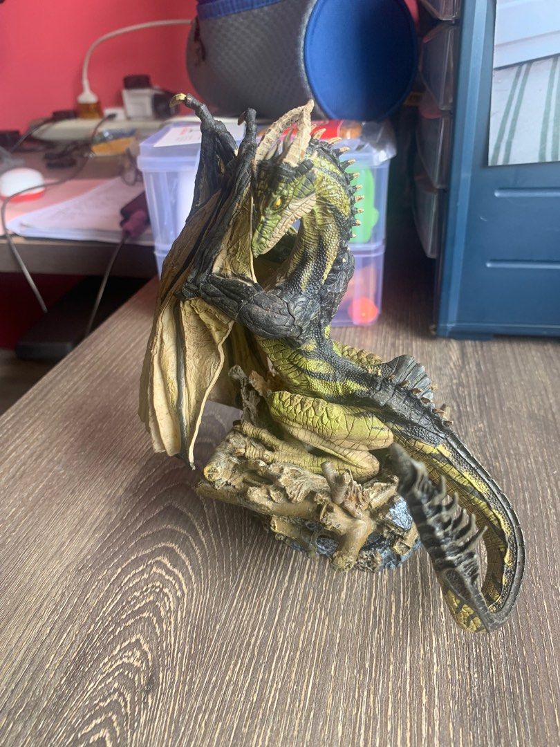 Dragon statues, Hobbies & Toys, Memorabilia & Collectibles, Fan ...