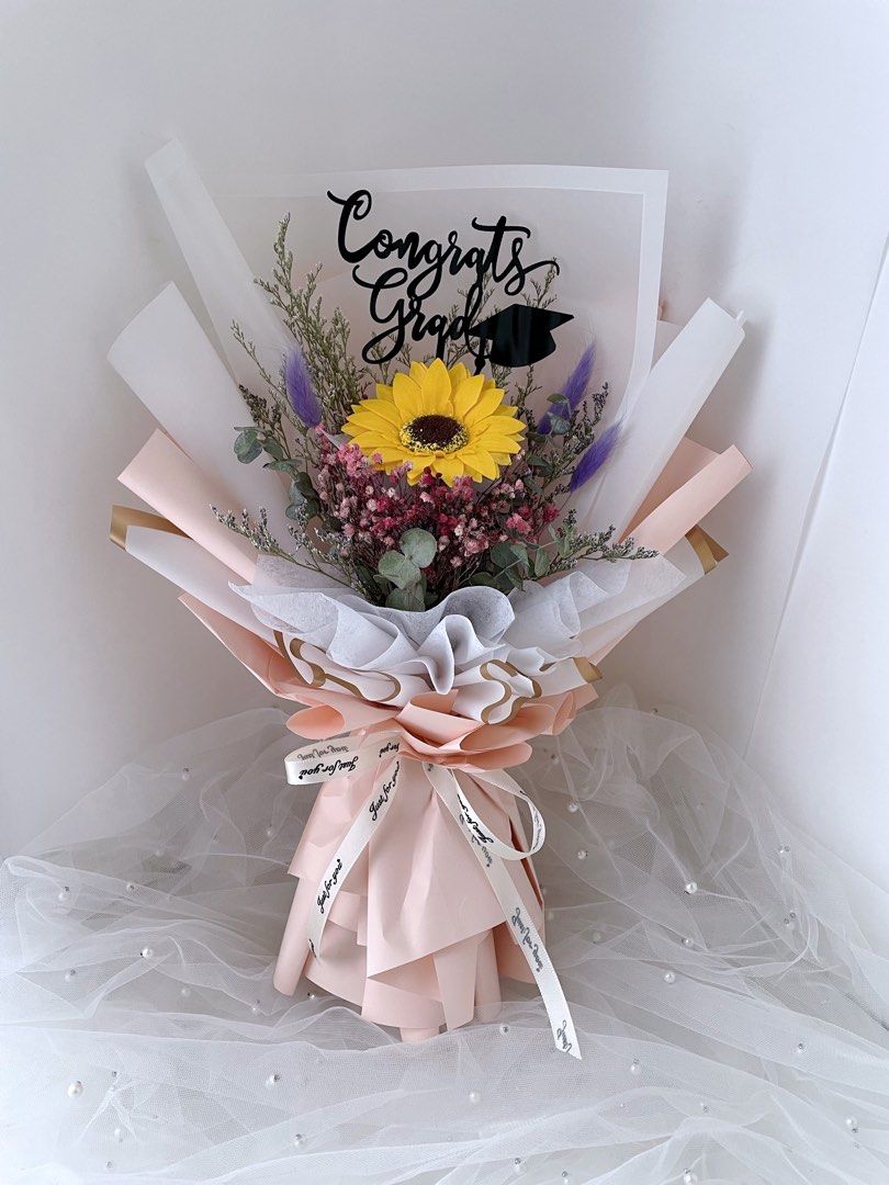 Graduation bouquets / Dried Flower Bouquet, Hobbies & Toys, Stationery ...