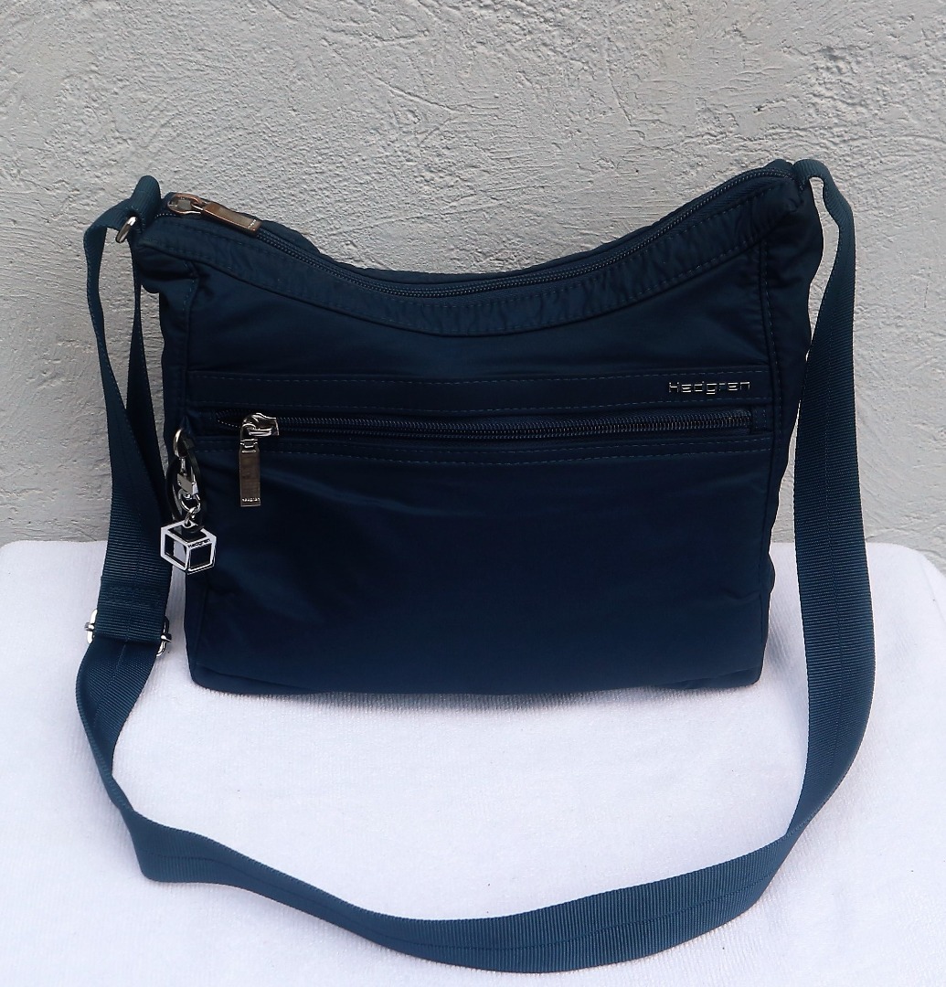 Hedgren original navy blue bag, Women's Fashion, Bags & Wallets ...