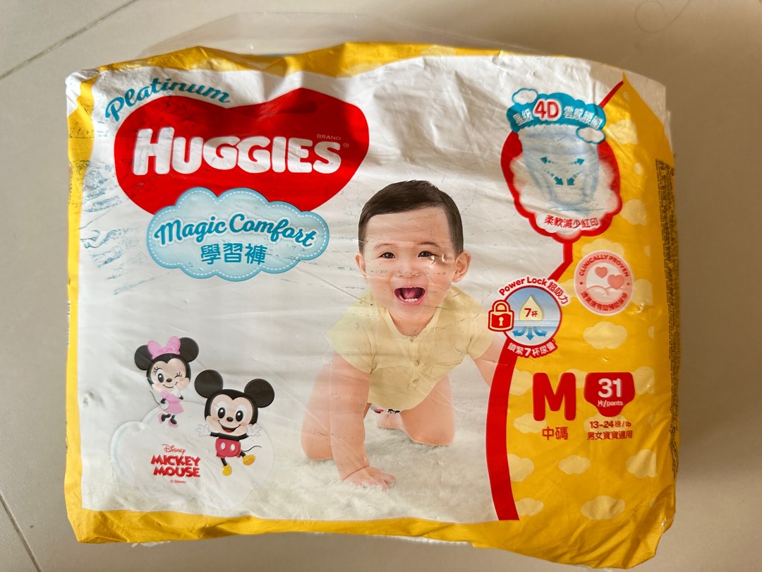 Huggies size M diapers 中碼尿片, 兒童＆孕婦用品, 洗澡及換尿片, 洗澡及換尿片 - 尿片及濕紙巾 - Carousell