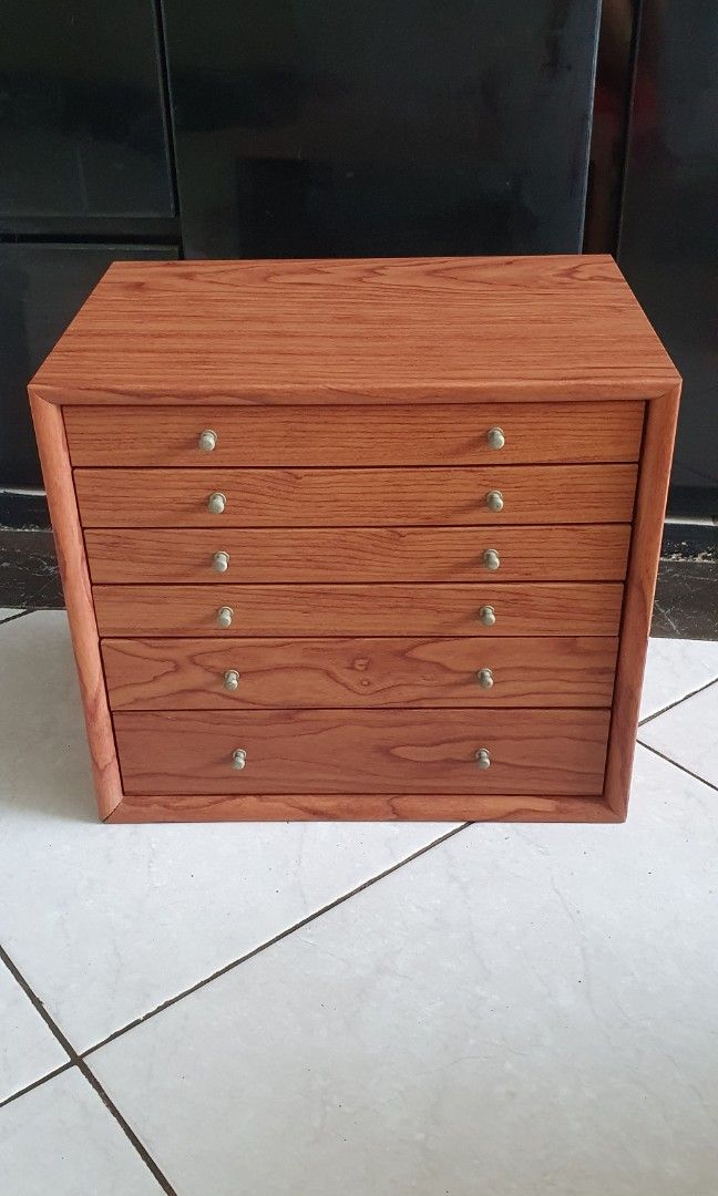 Laci / Rak / Tempat perhiasan besar, Perabotan Rumah di Carousell