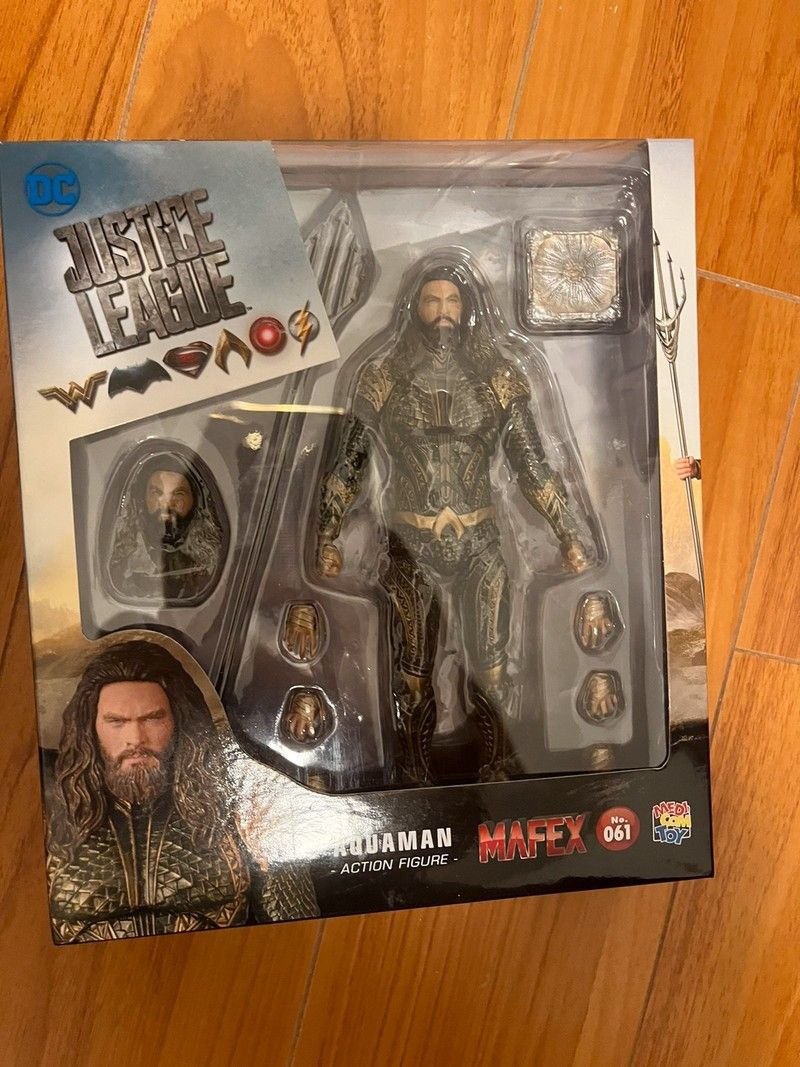 Mafex aquaman dc shf mezco batman joker superman ironman spiderman hulk ...