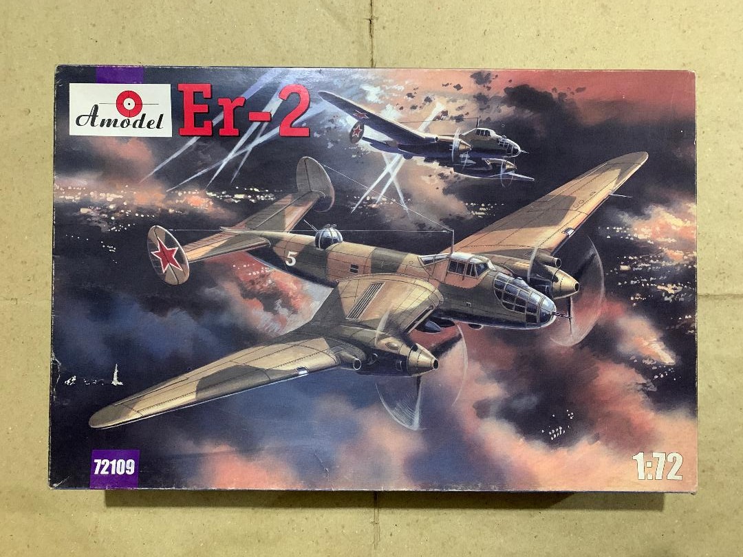 Model Kit: AMODEL 1:72 Scale: ER-2 Soviet WW2 Twin Engine Bomber ...