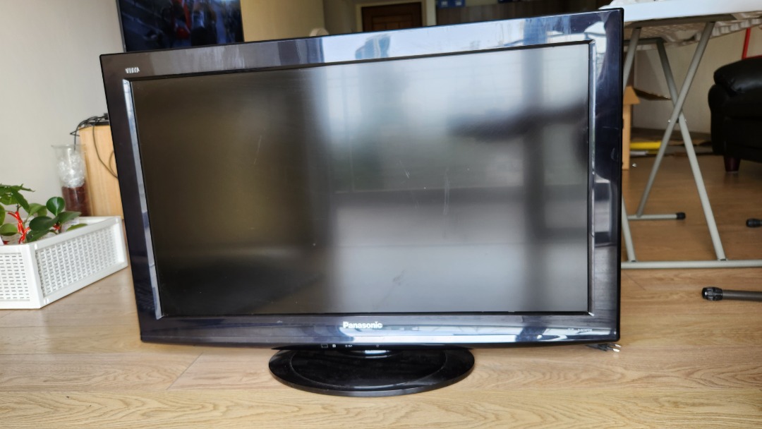 Panasonic Viera 32 inch LCD TV TH-L32X10S, TV & Home Appliances, TV ...