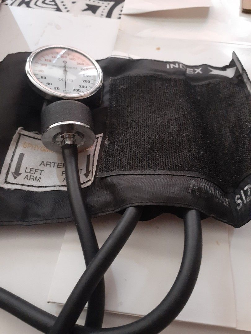 SPHYGMOMANOMETER WITH STETHOSCOPE, Health & Nutrition, Health Monitors & Weighing Scales on ...