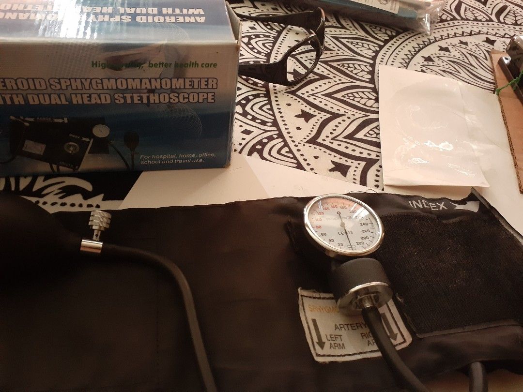 SPHYGMOMANOMETER WITH STETHOSCOPE, Health & Nutrition, Health Monitors & Weighing Scales on ...