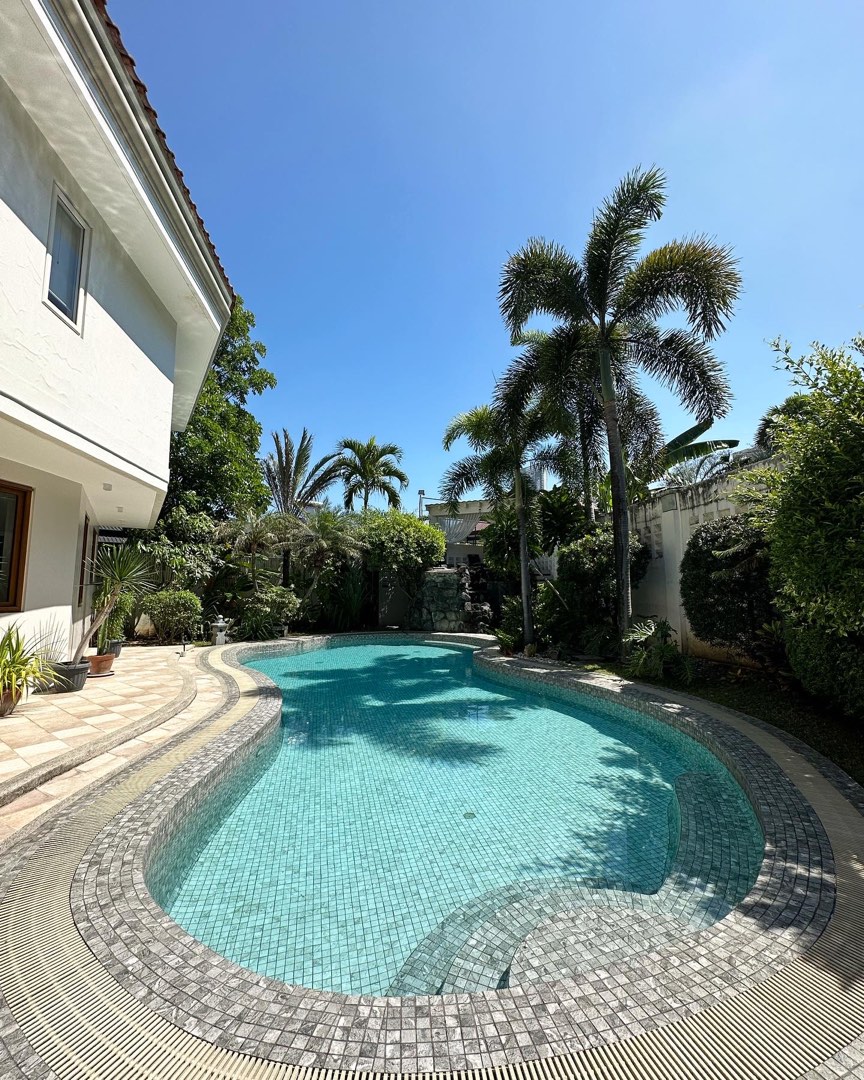 Stunning Modern House in Valle Verde 4 on Carousell