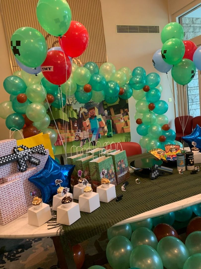 Themed birthday set up, balloon garland birthday set up for kids ...