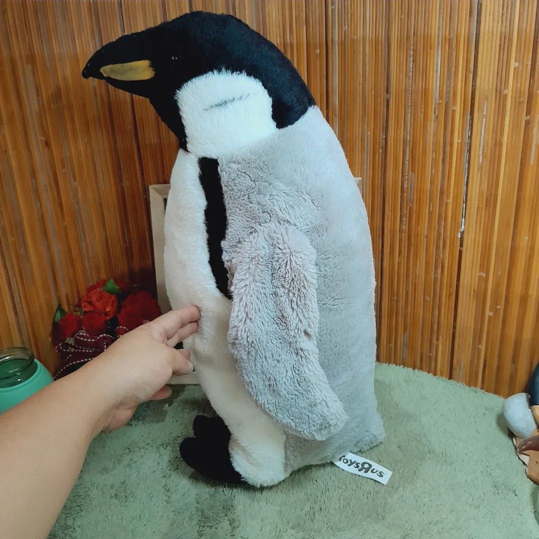 ToysRus Penguin, Hobbies & Toys, Toys & Games on Carousell