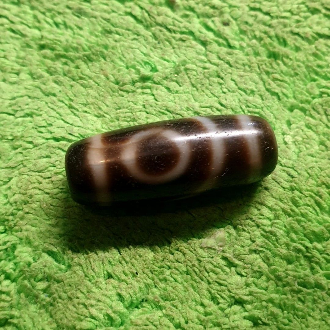 Vintage 2 Eyes Old Dzi Bead, Hobbies & Toys, Collectibles & Memorabilia ...