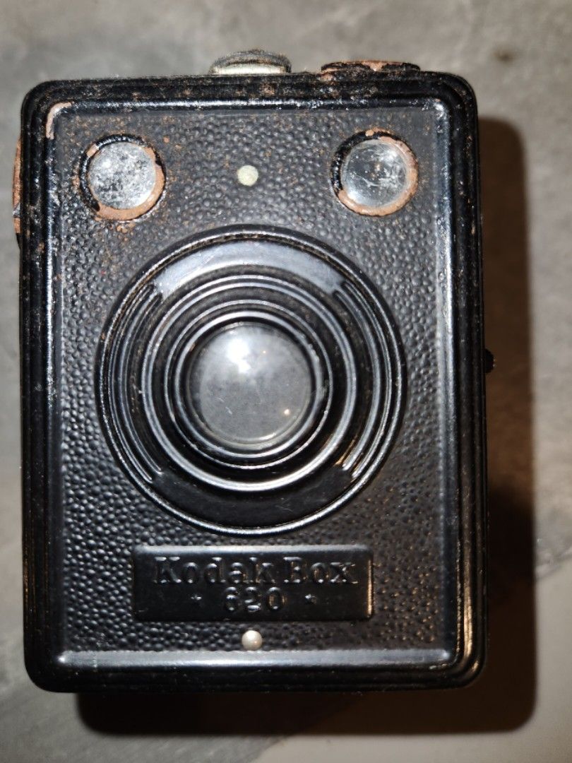 Vintage Kodak box 620, Photography, Cameras on Carousell