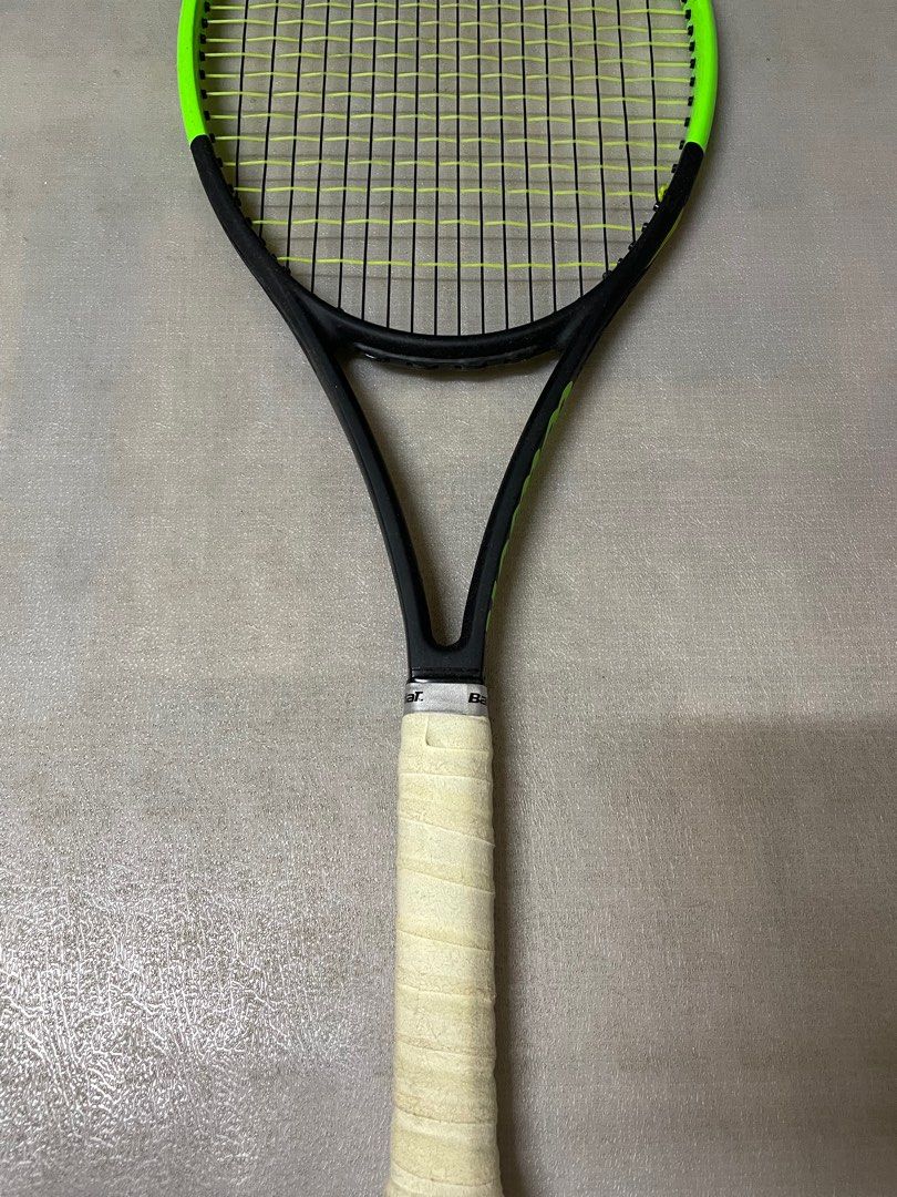 Wilson Blade 98 v6, Sports Equipment, Sports & Games, Racket & Ball ...