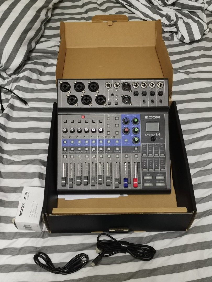Zoom LiveTrak L-8, Audio, Other Audio Equipment on Carousell