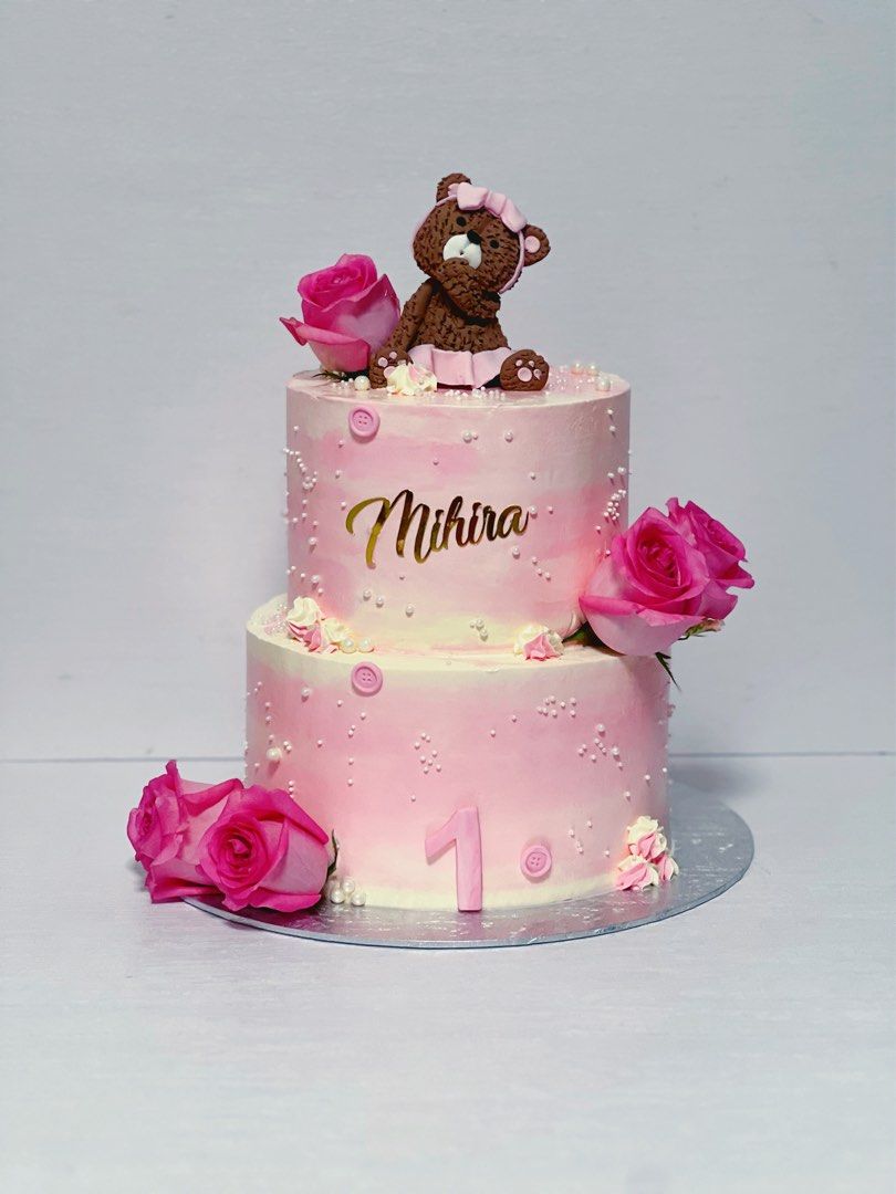 2 tier Teddy Bear Cake, Food & Drinks, Homemade Bakes on Carousell
