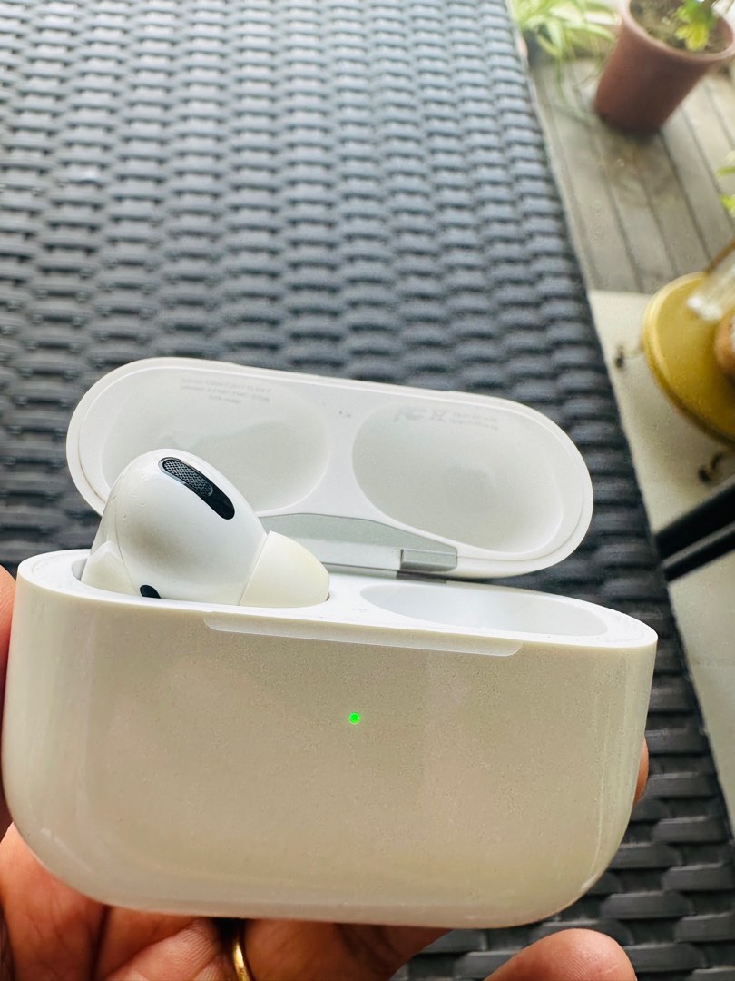 Airpods Pro - Left side with case(Gen 1), Audio, Earphones on Carousell