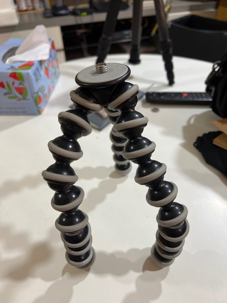 Brand new gorilla pod, Photography, Photography Accessories, Tripods & Monopods on Carousell