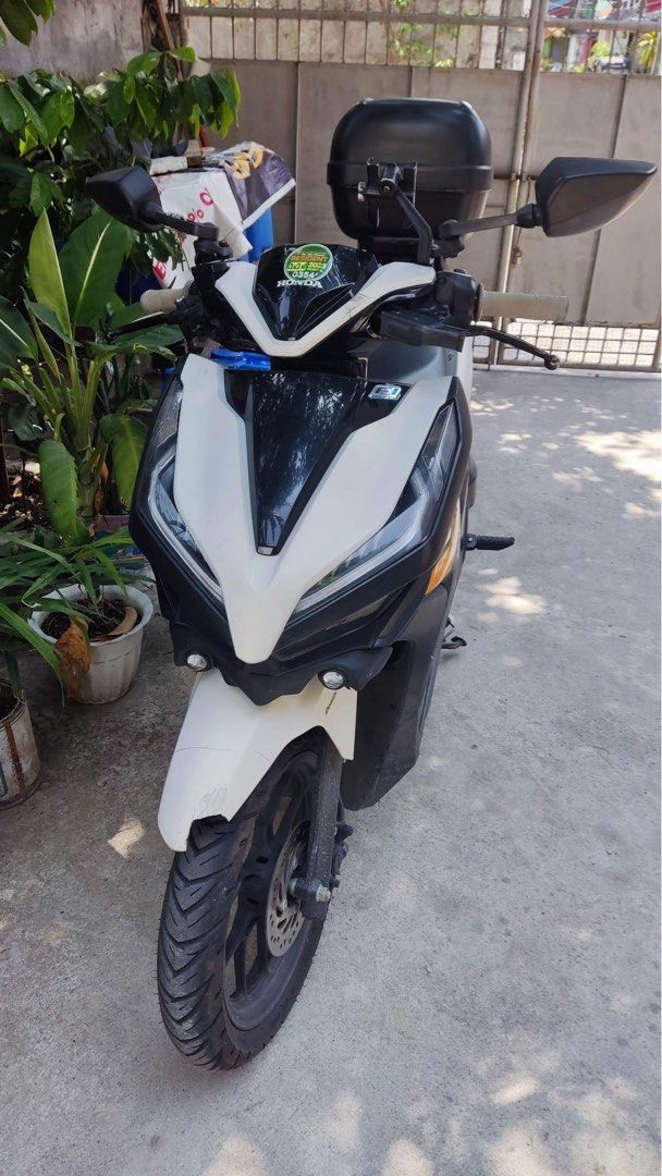 Click 125i - Pearl White, Motorbikes, Motorbikes for Sale on Carousell