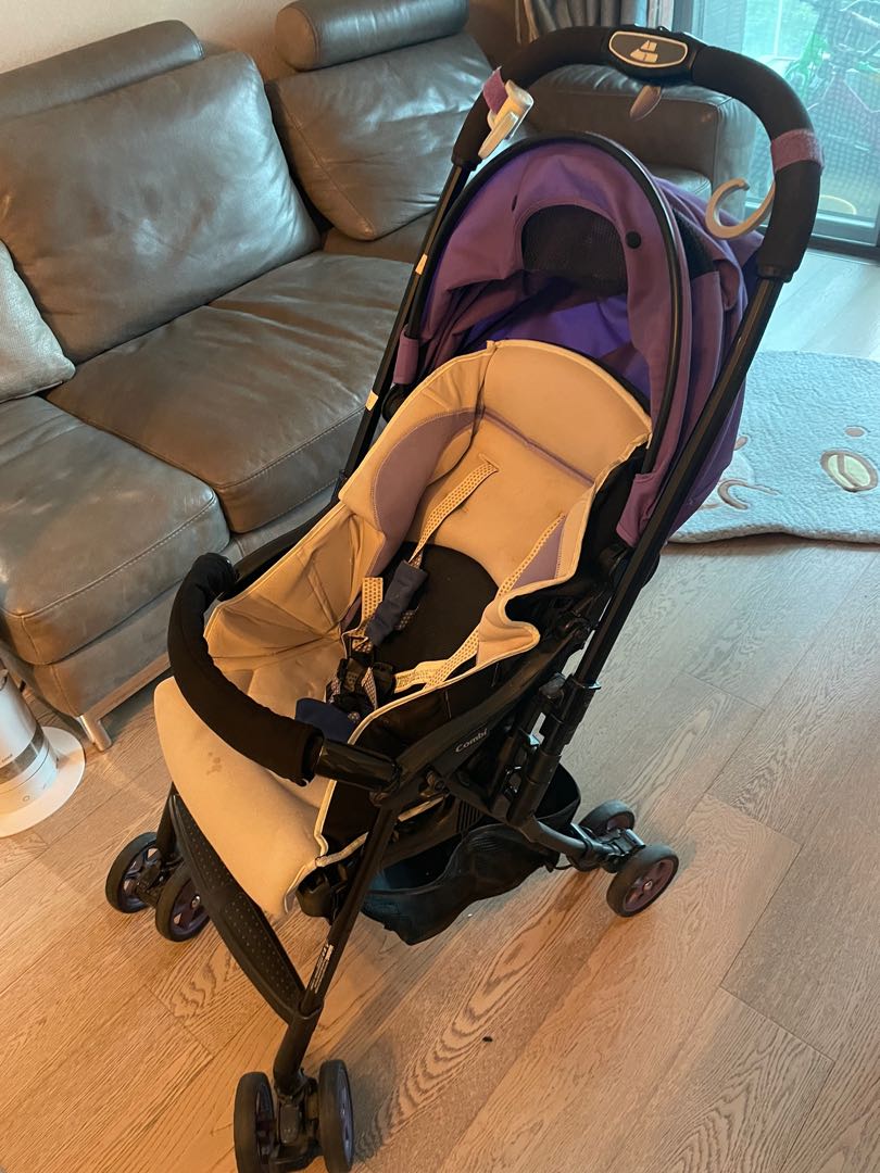 Combi Well Comfort BB車（附送雨笠及2個掛物鈎及有說明書)(功能正常，煞製亦可用；女仕亦能單手開收很方便；只櫈上輕微污漬 ...