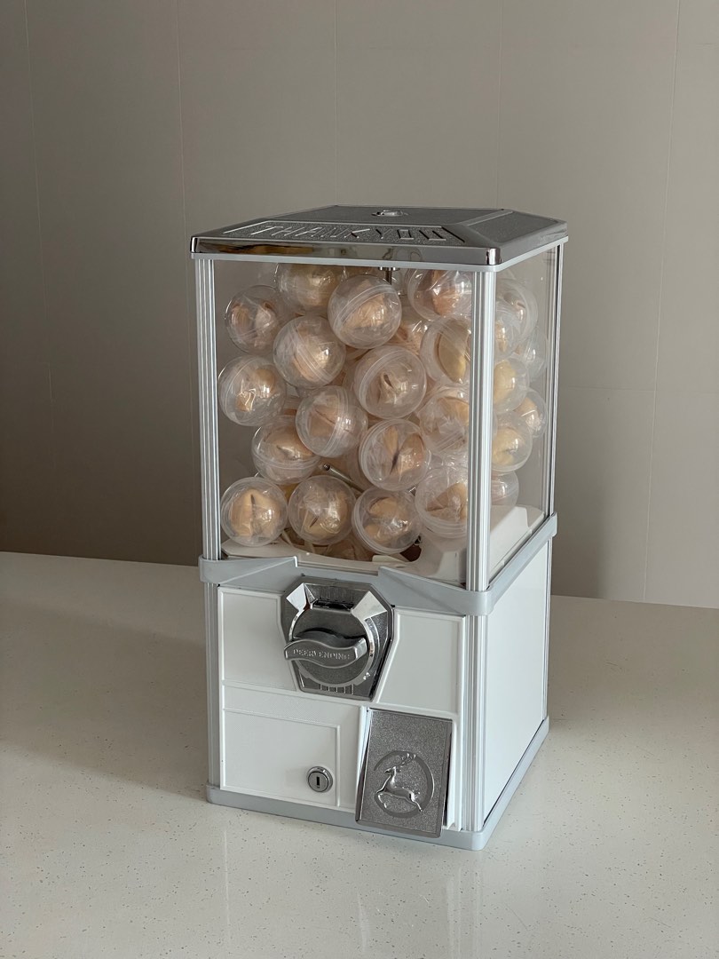 Gachapon Machine | Capsule Machine | Party Ideas | Events, Hobbies ...