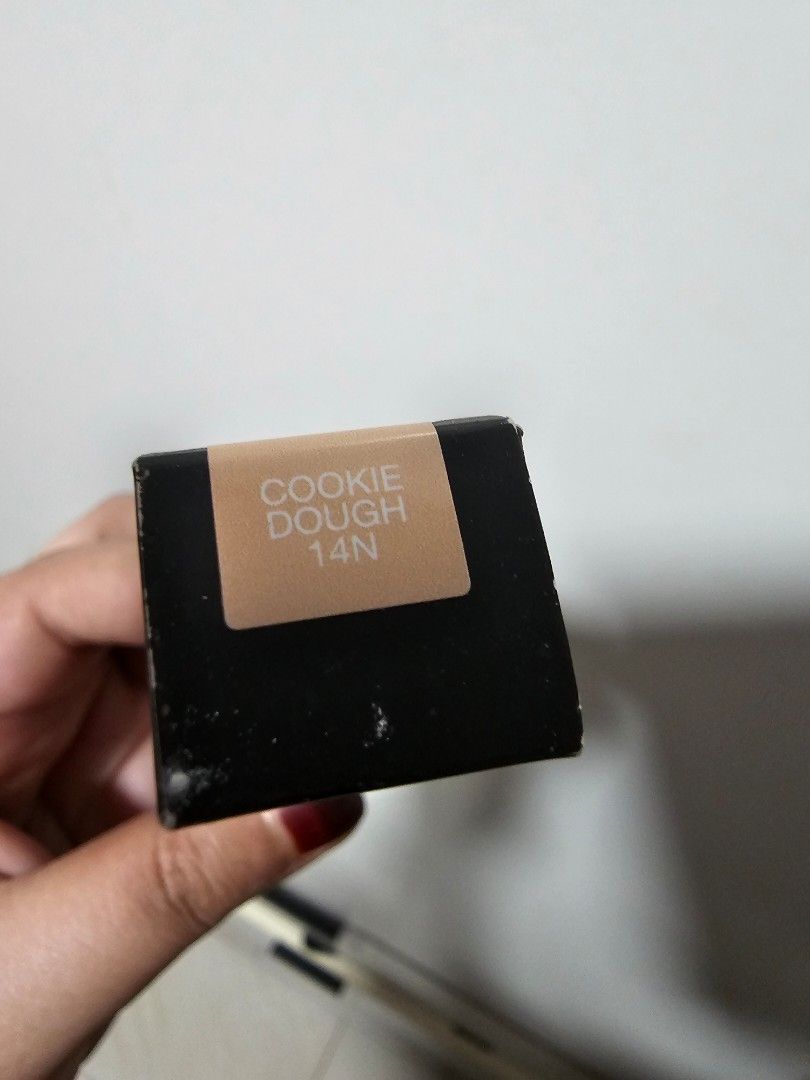 HUDA BEAUTY Overachiever Concealer, Beauty & Personal Care, Face ...
